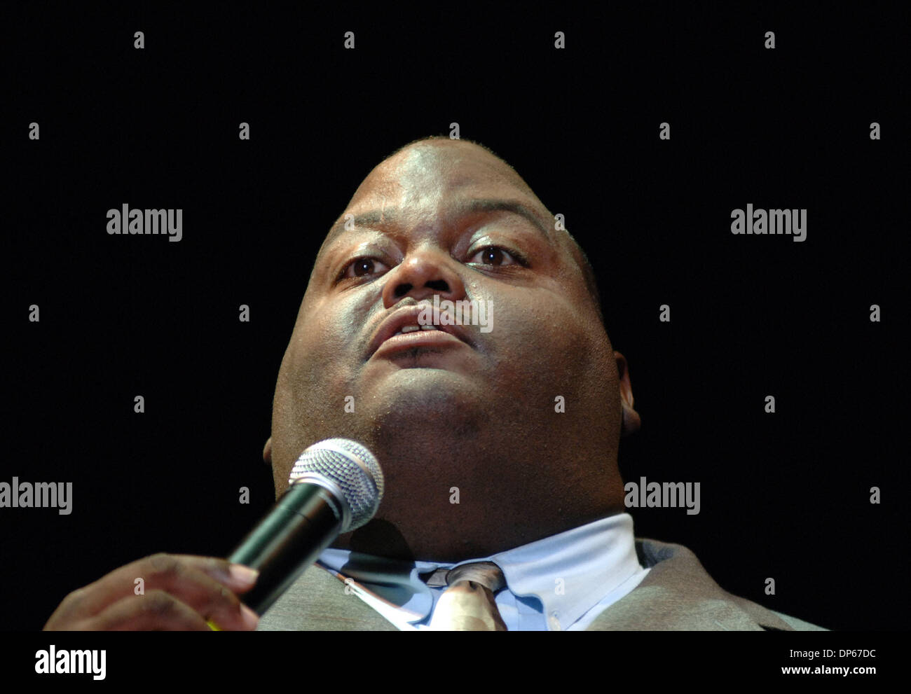 Oct 07, 2006; Norfolk, VA, USA; Comedian LAVELL CRAWFORD works the ...