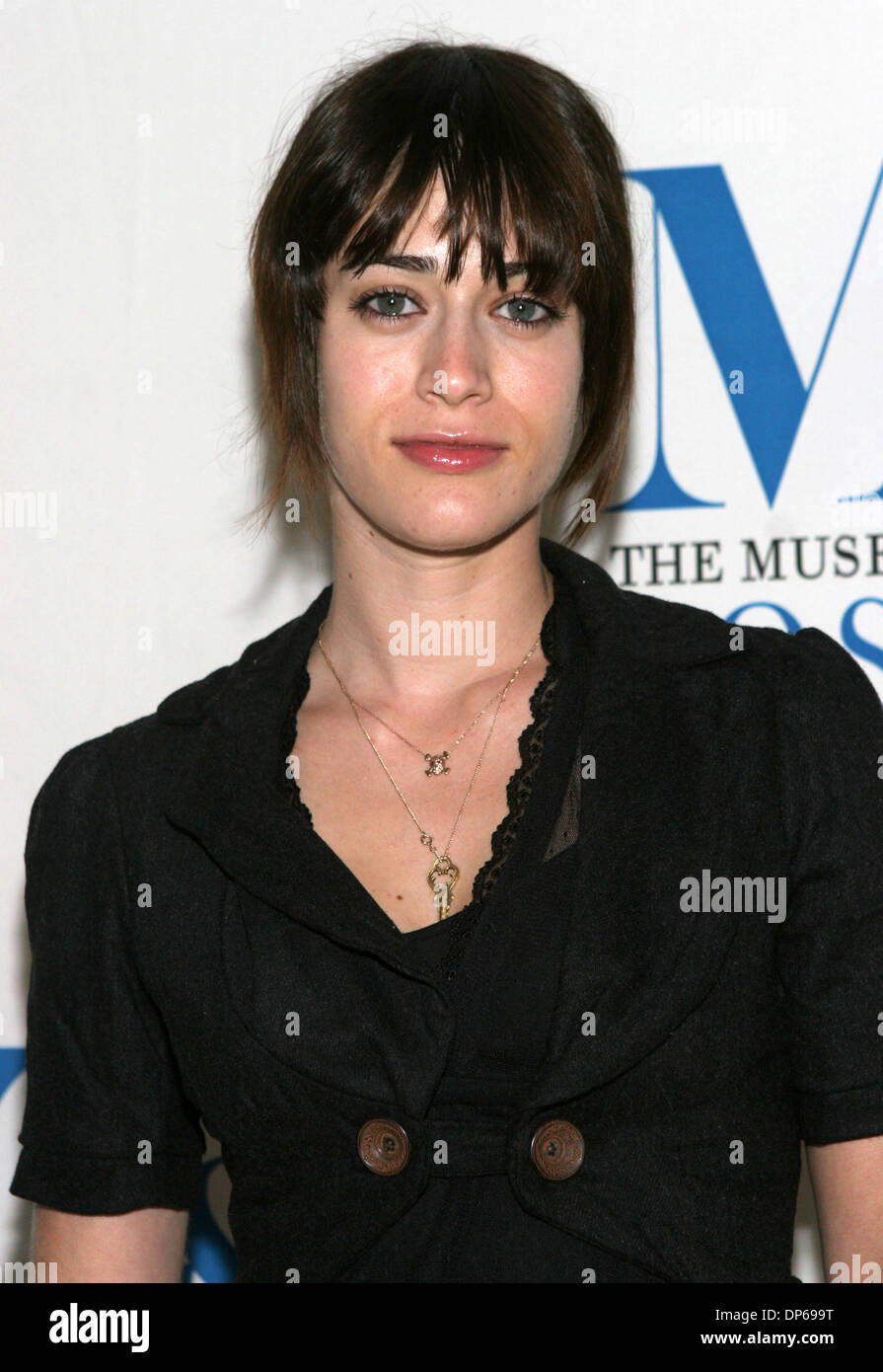 Lizzy Caplan Bob
