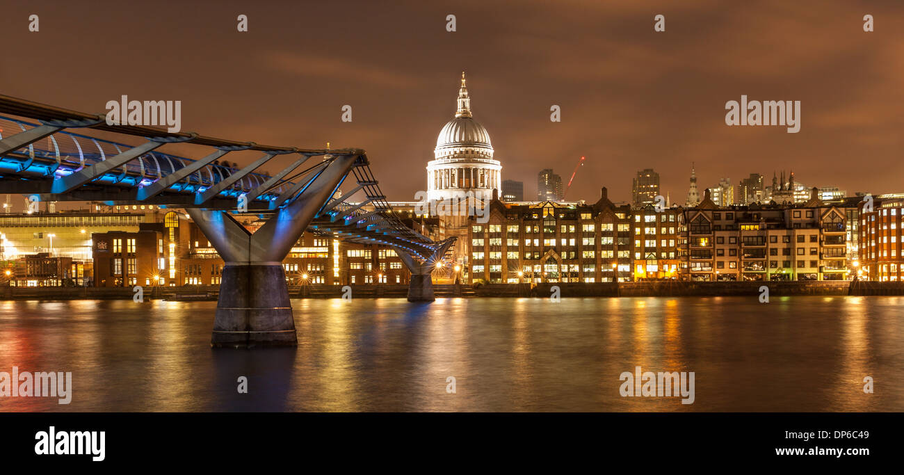 Night view of St Paul's Cathedral and the River Thames with the ...