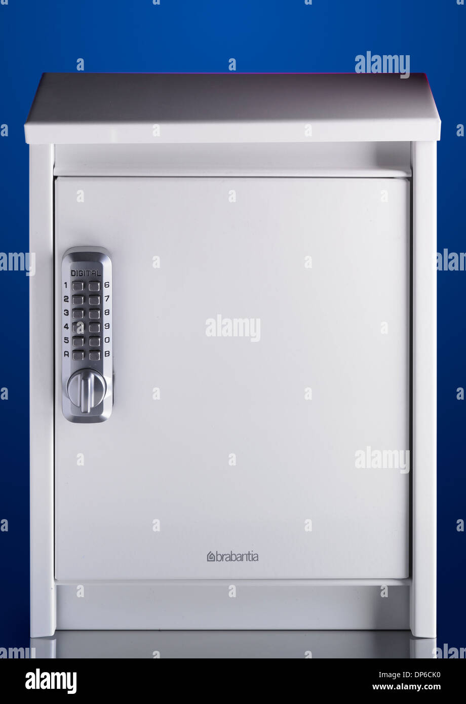 Safe safes hi-res stock photography and images - Alamy