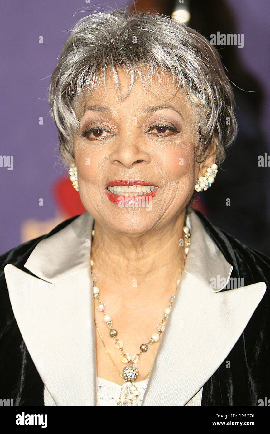 Oct 15, 2006 - Los Angeles, CA, USA - Actress RUBY DEE arriving at the ...