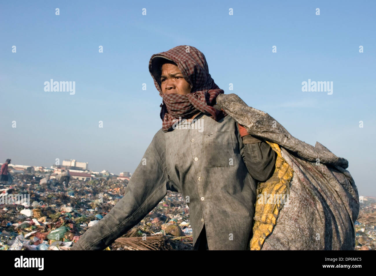 Asia recycling asia poverty human scavenger human scavengers hi-res ...