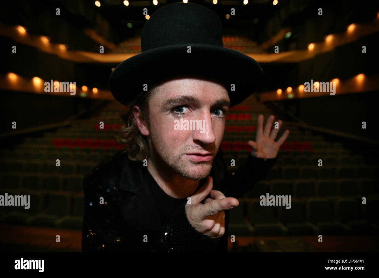 Actor acting actors hi-res stock photography and images - Alamy