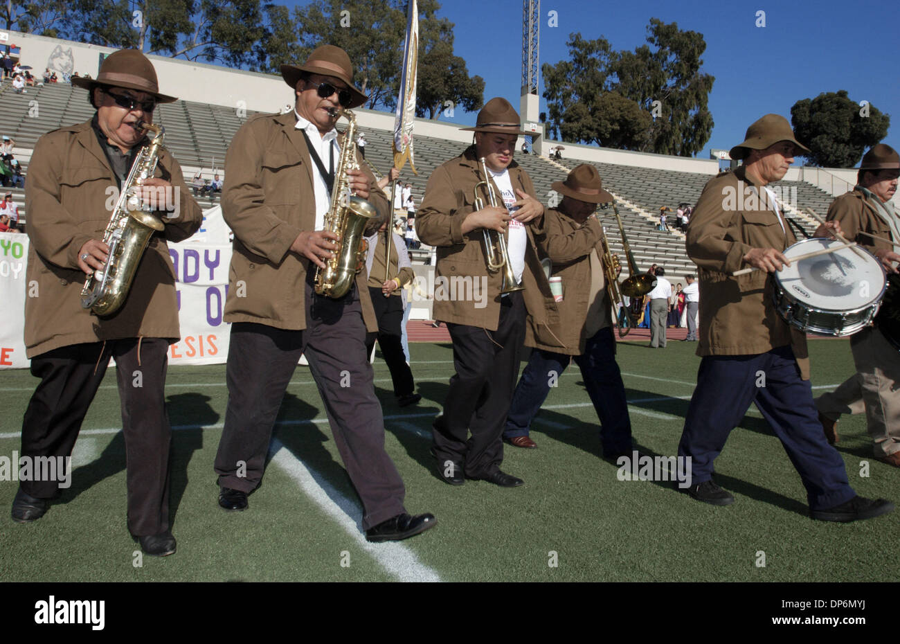 College band on field hi-res stock photography and images - Alamy