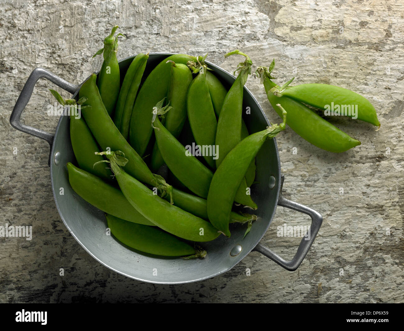 Mangetout peas hi-res stock photography and images - Alamy