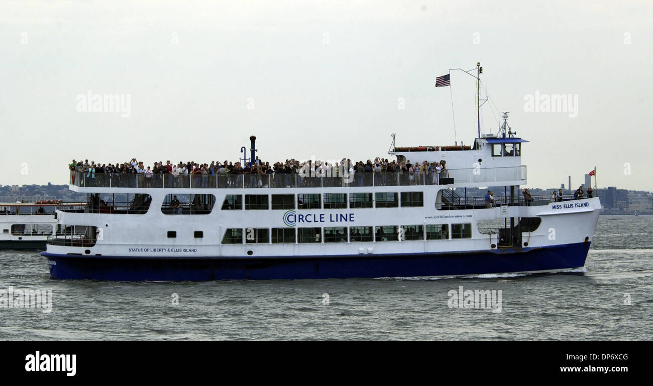 Oct 26, 2006; New York, NY, USA; The Circle Line Ferry enroute to the ...