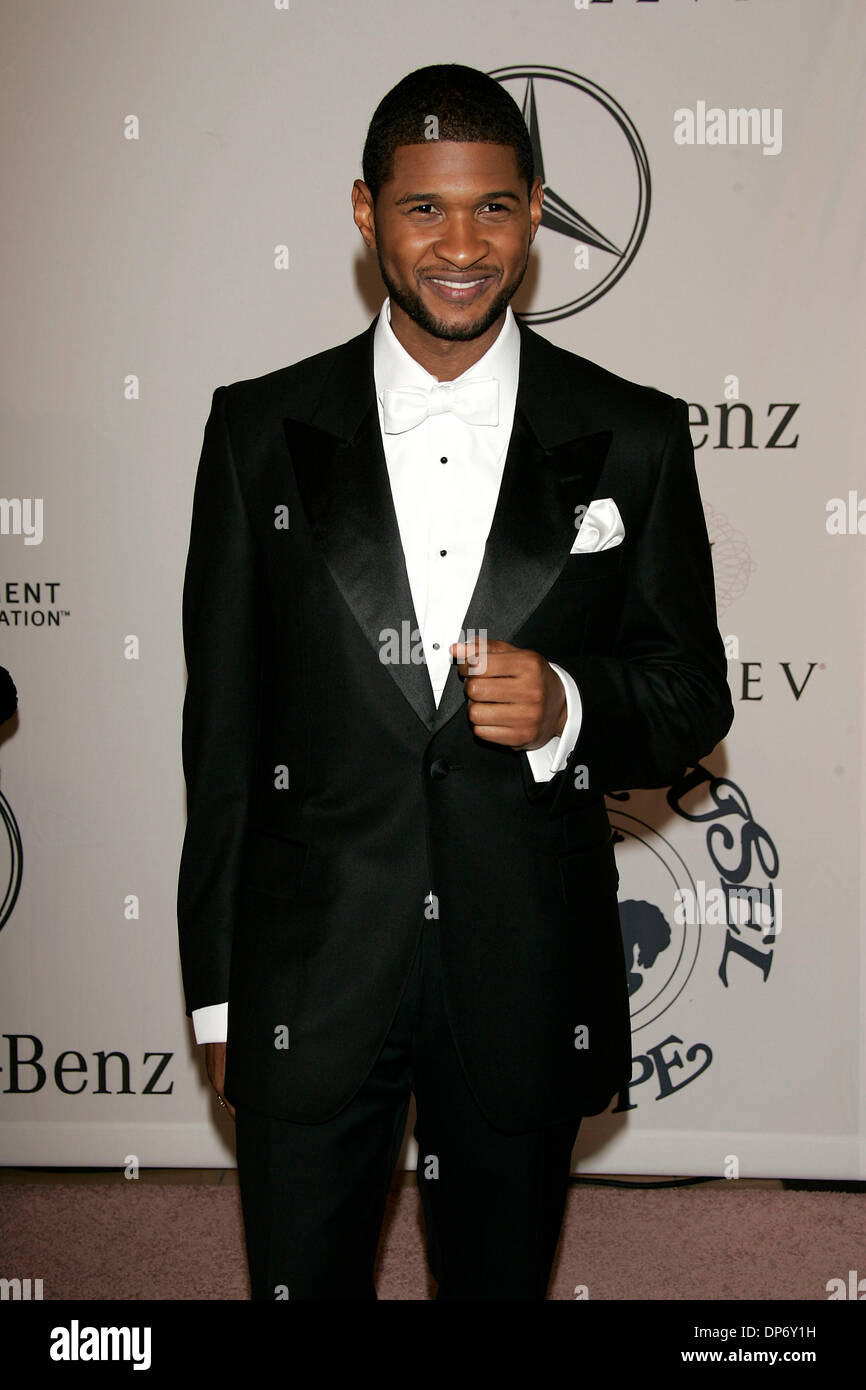 Oct 28, 2006; Beverly Hills, California, USA; Singer USHER at the 17th ...