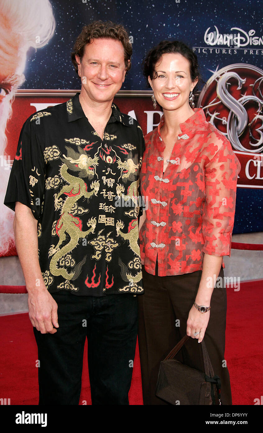 Oct 29, 2006; Hollywood, California, USA; Actor JUDGE REINHOLD & WIFE ...
