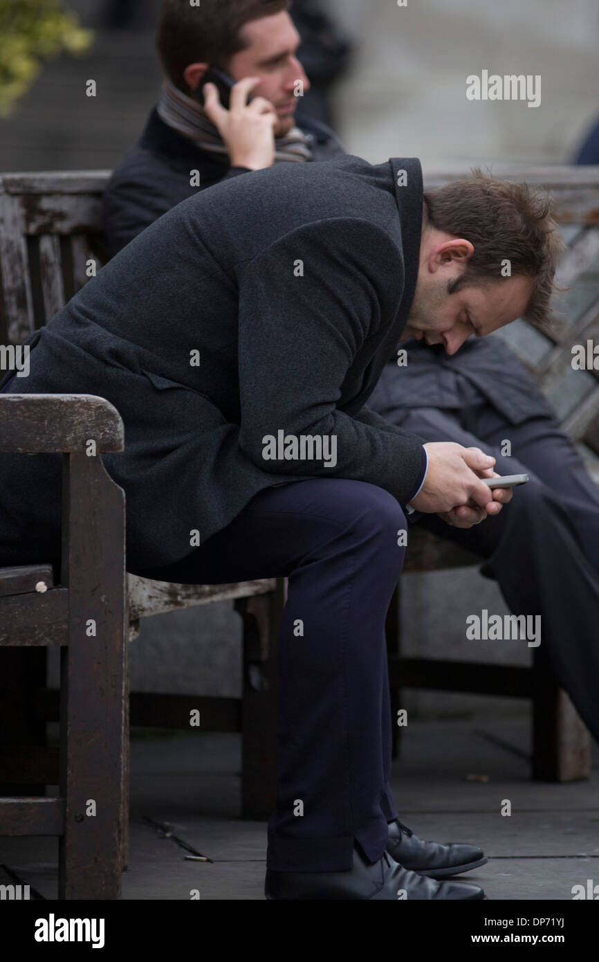 Uk smartphones hi-res stock photography and images - Alamy