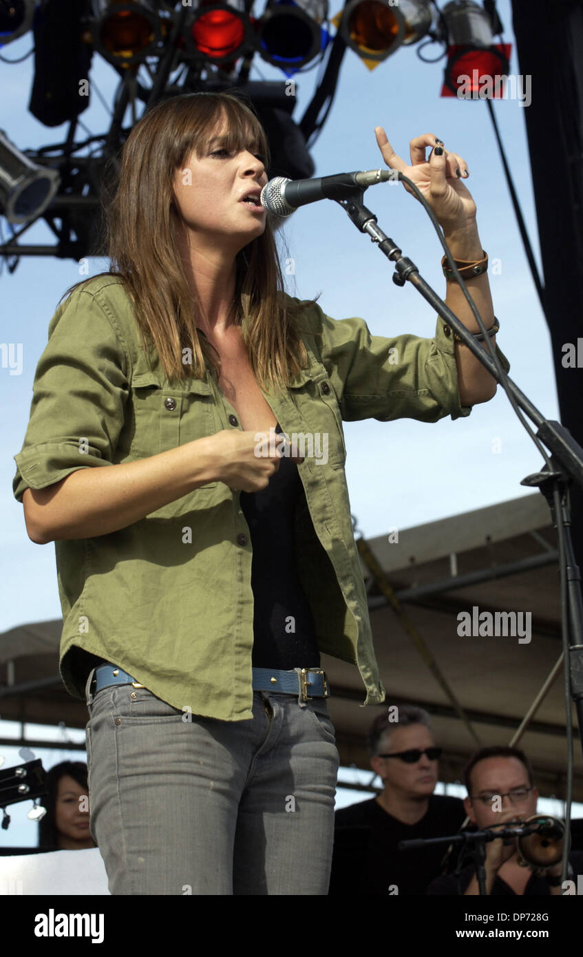 Oct 28, 2006; Las Vegas, NV, USA; Singer CHAN MARSHALL with the band ...