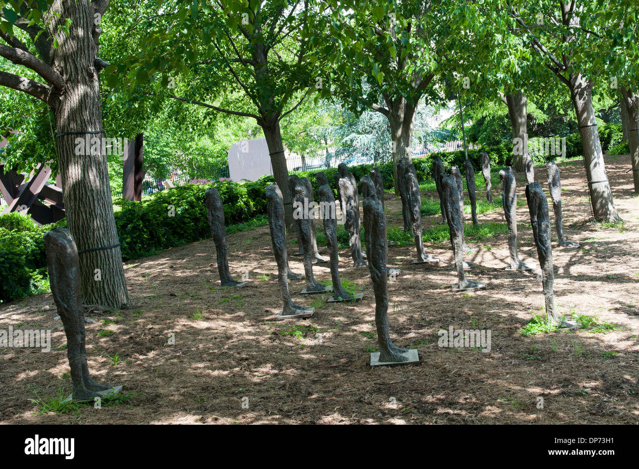 Puellae (Girls) by Magdalena Abakanowicz, in the National Gallery of ...