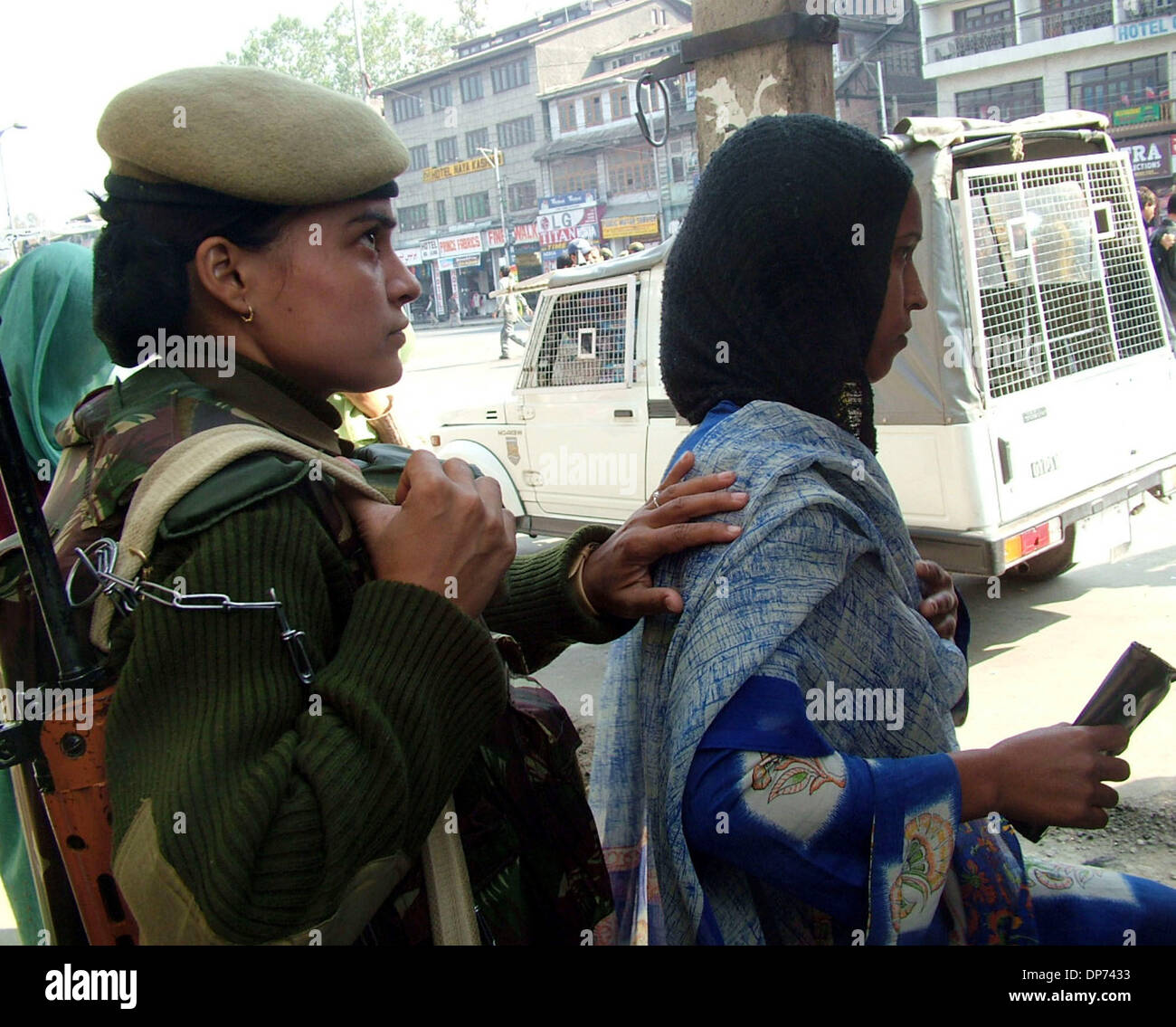 1 crpf soldier hi-res stock photography and images - Alamy