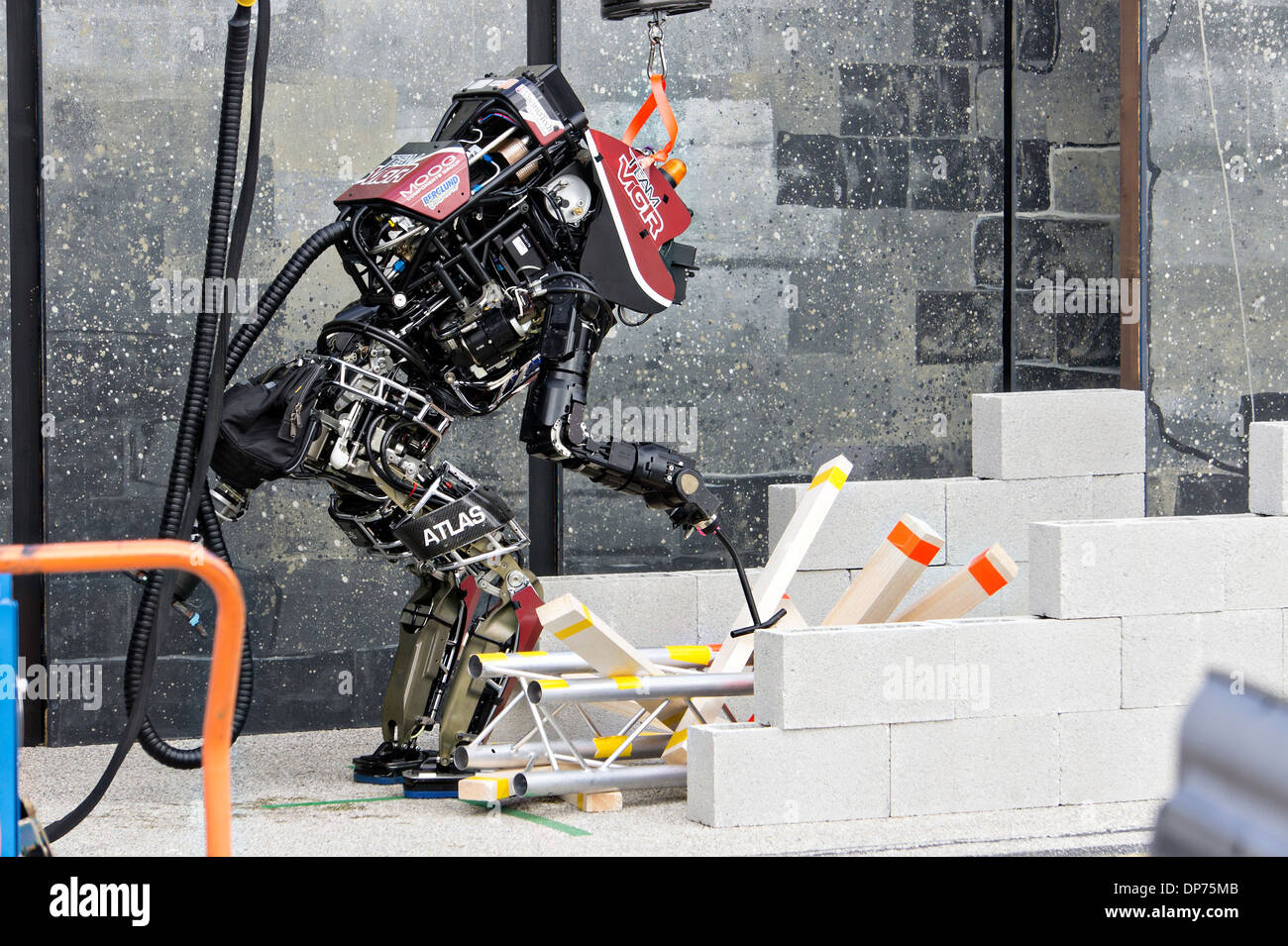 Robot atlas hi-res stock photography and images - Alamy