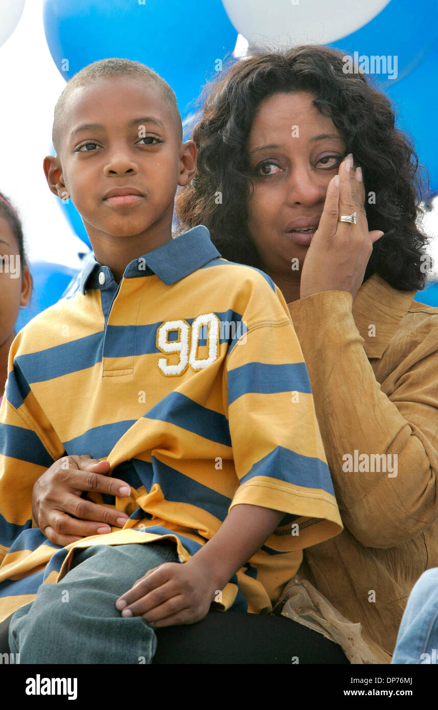 Nov 03, 2006; Vista, CA, USA; CYNTHIA POLLARD cries as her son RYAN ...