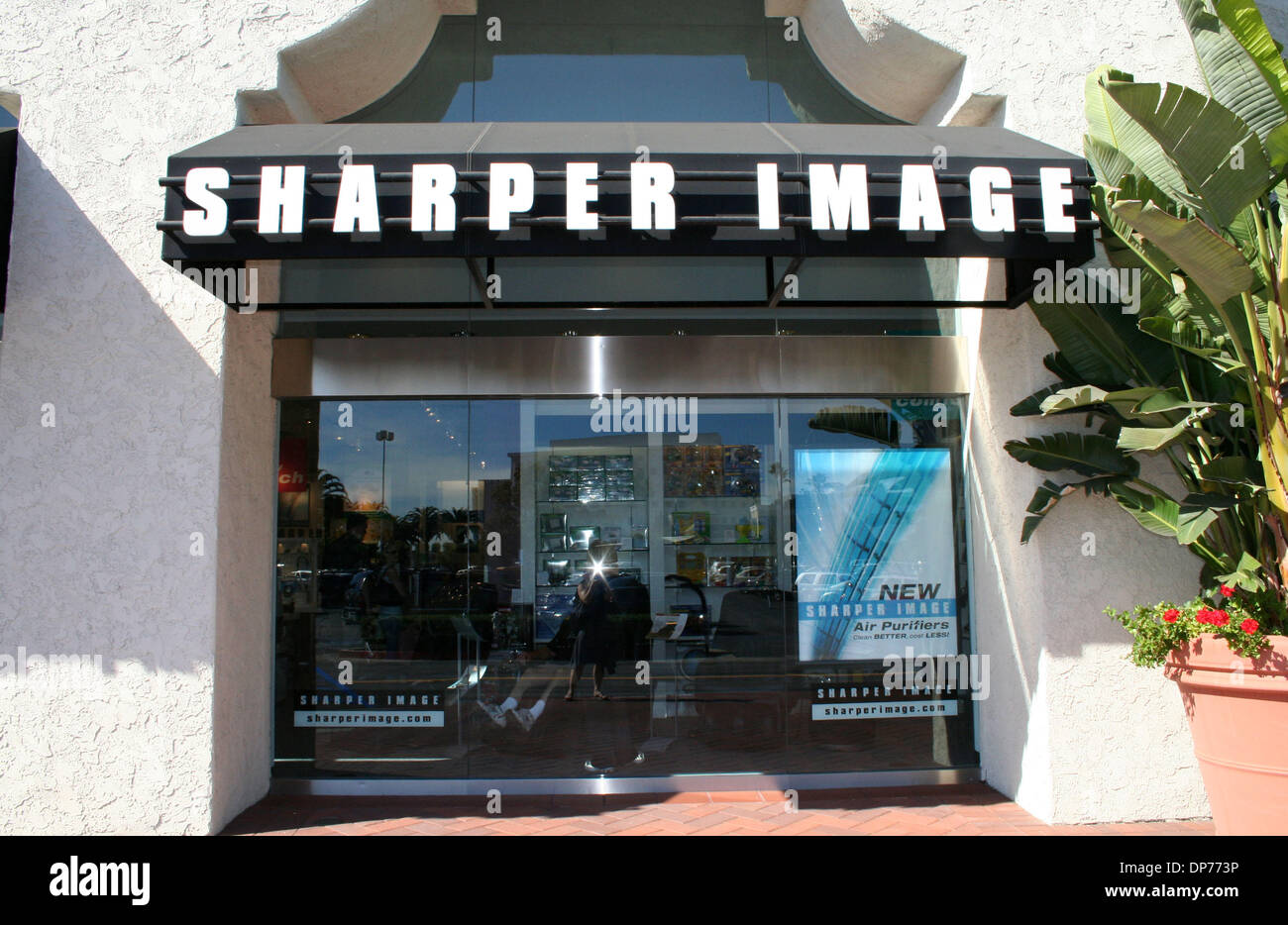 Sharper image hi-res stock photography and images - Alamy