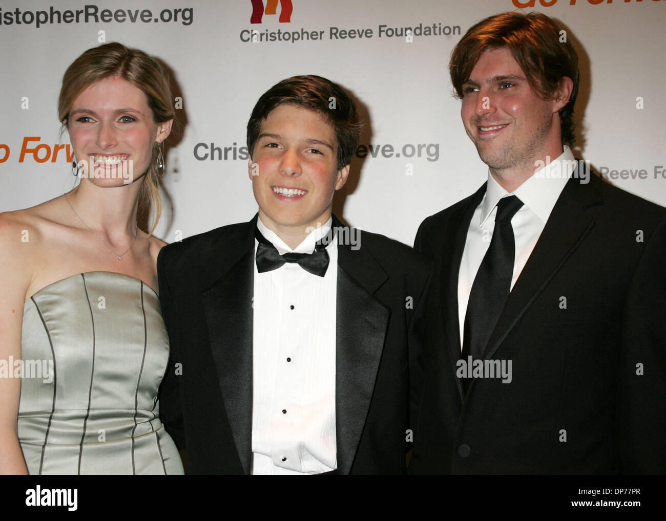 Nov 06, 2006; New York, NY, USA; ALEXANDRA REEVE, WILL REEVE and MATTHEW REEVE at the arrivals ...