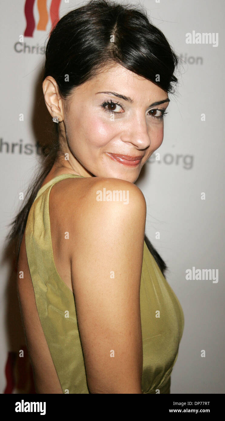 Nov 06, 2006; New York, NY, USA; Actress CALLIE THORNE at the arrivals for the Christopher Reeve ...