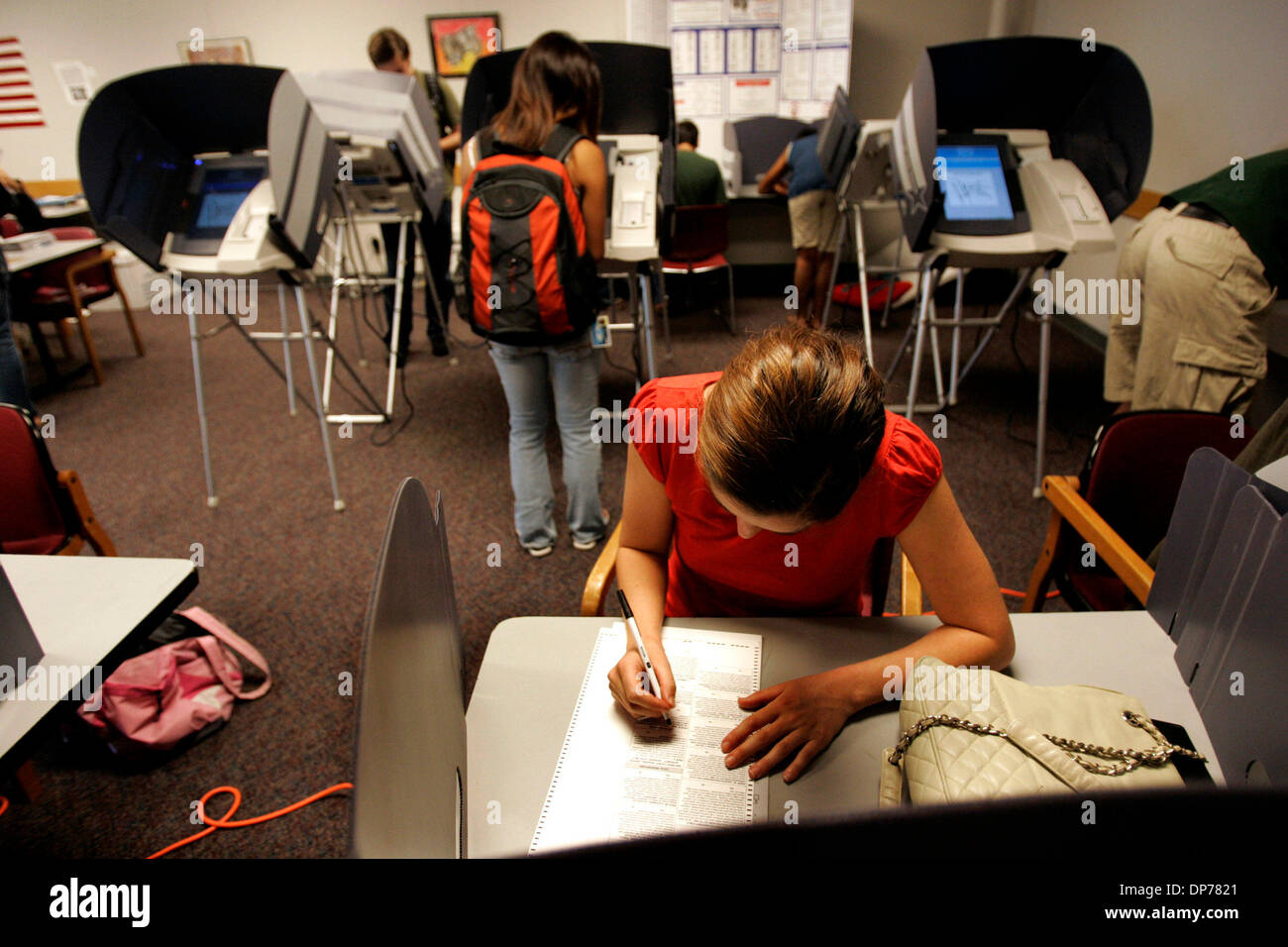 Touch screen voting machines hi-res stock photography and images - Alamy