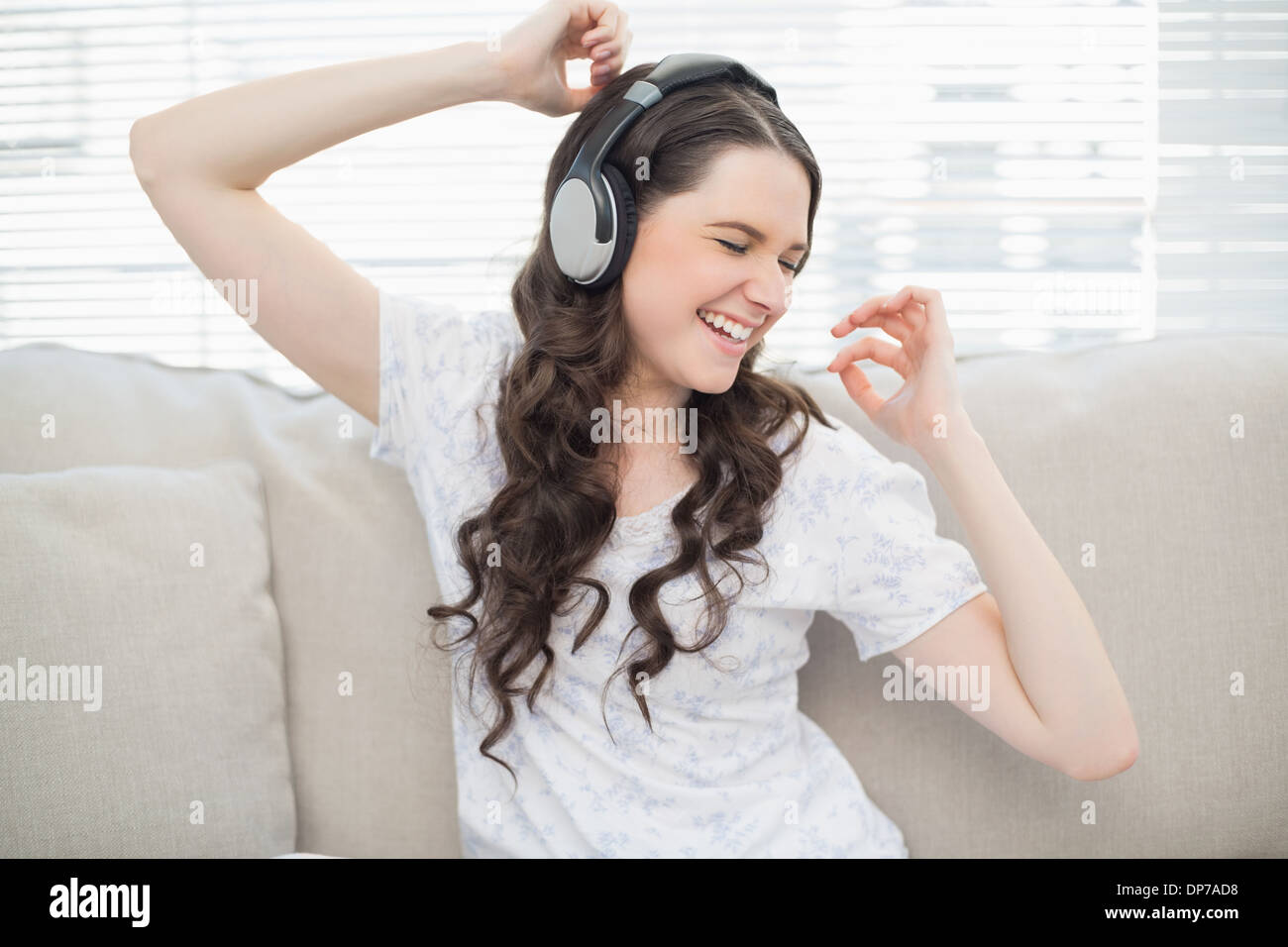 Young woman dance free hi-res stock photography and images - Alamy