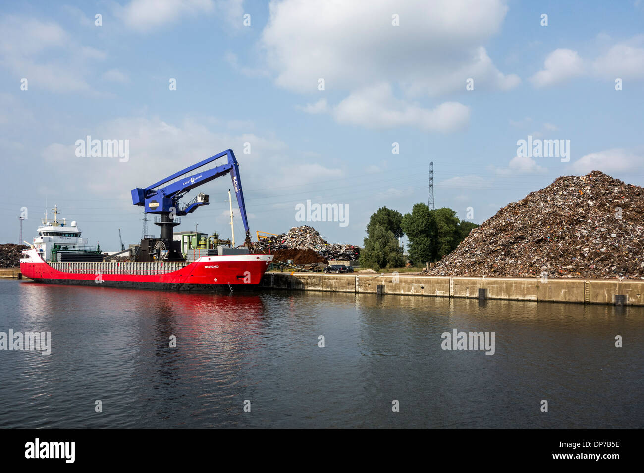 Ship recycling hi-res stock photography and images - Alamy