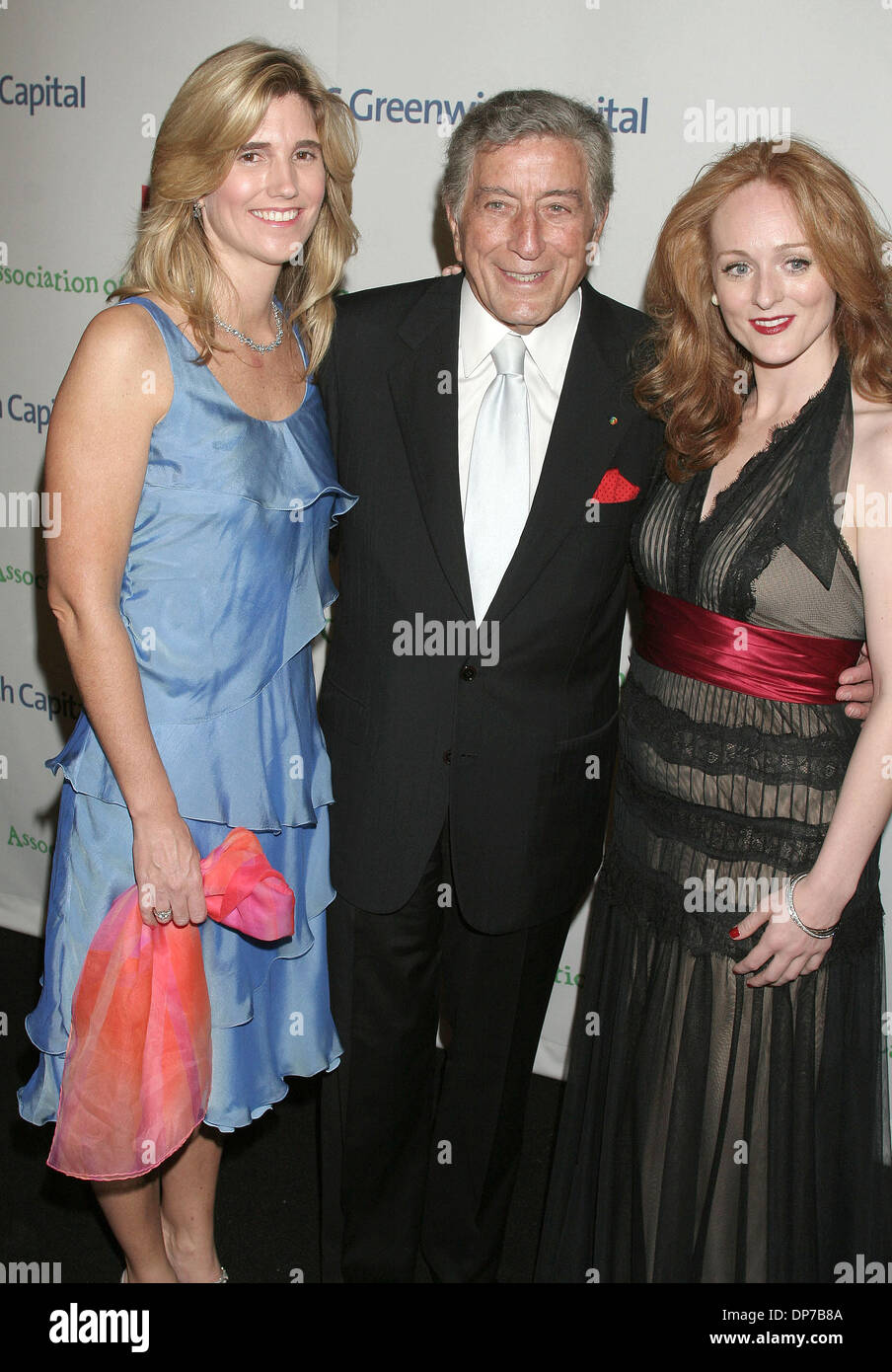 Nov 09, 2006; Los Angeles, CA, USA; Singing Legend TONY BENNETT ...