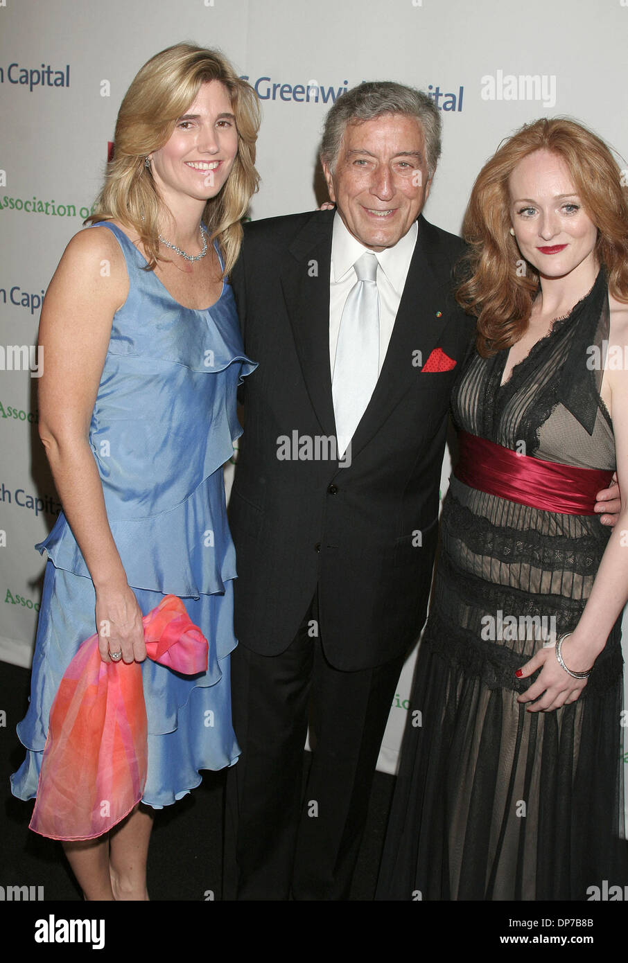 Nov 09, 2006; Los Angeles, CA, USA; Singing Legend TONY BENNETT ...