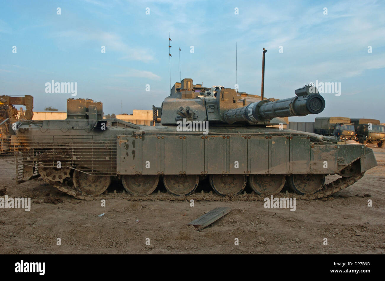 Challenger 2r,British, army, tank,Iraq,120mm gun Stock Photo - Alamy