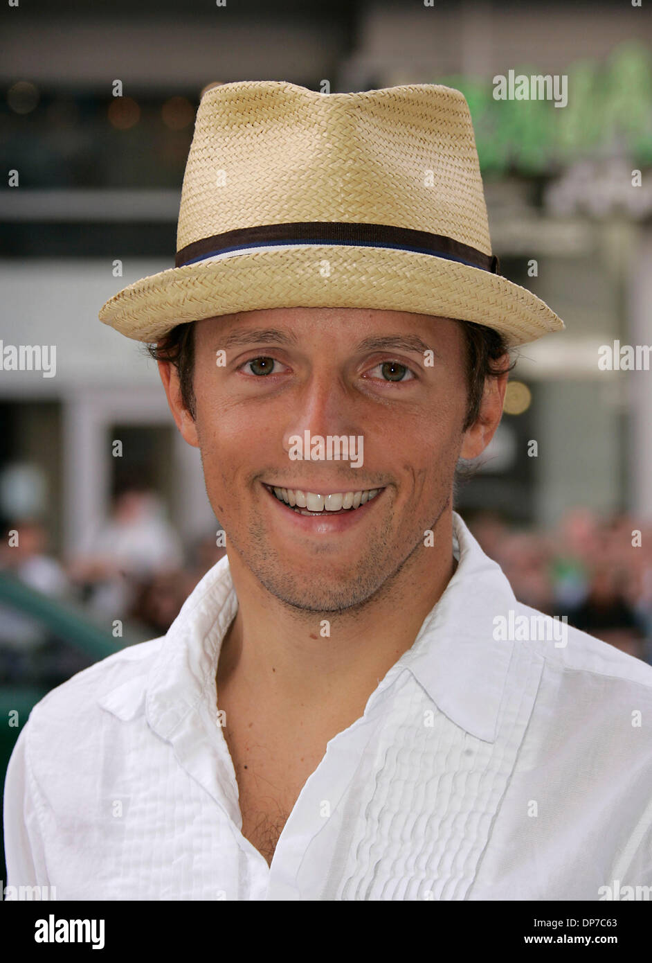 Nov 12, 2006; Hollywood, California, USA; Musician JASON MRAZ at the ...