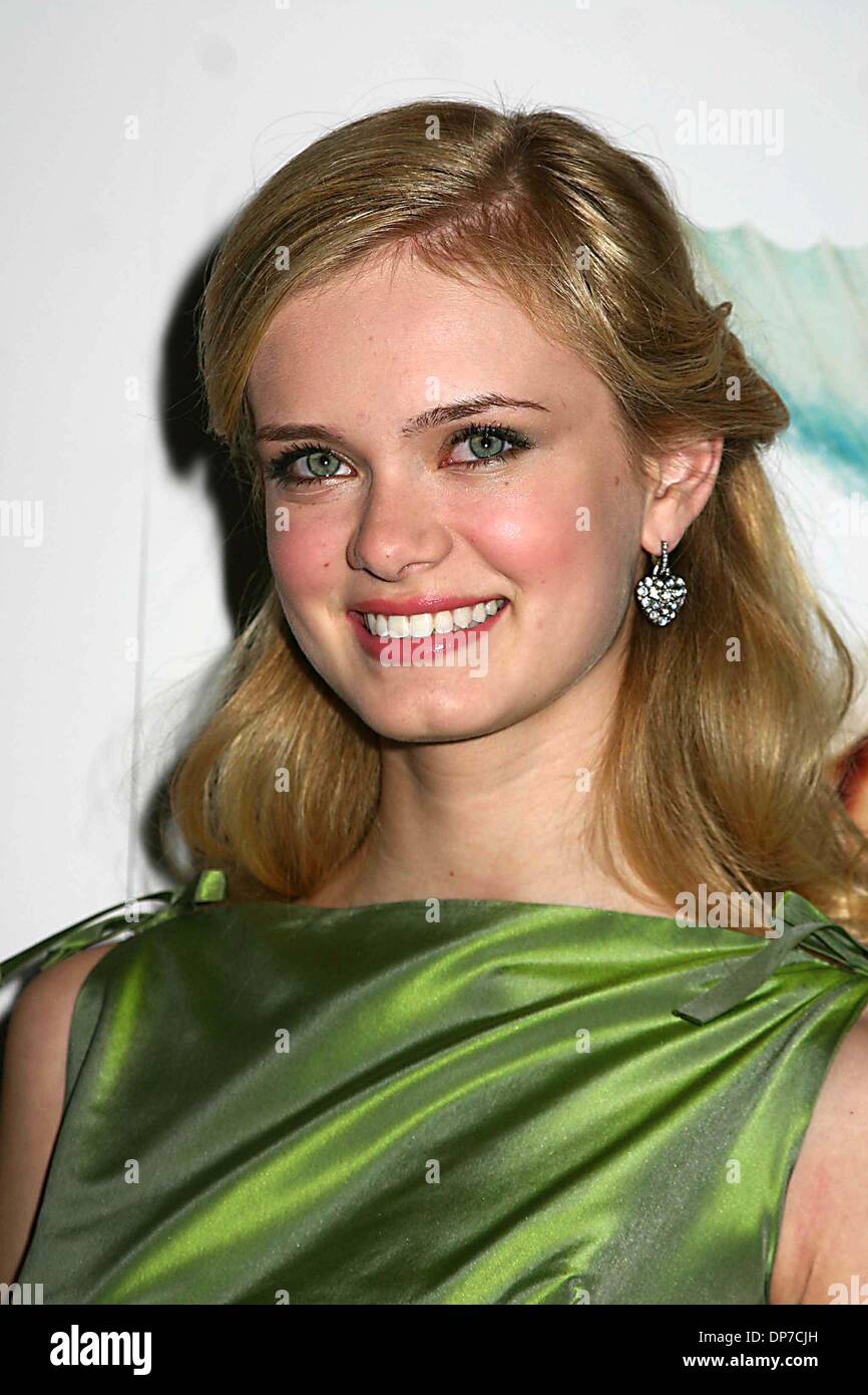 Sara paxton 24 jpg hi-res stock photography and images - Alamy