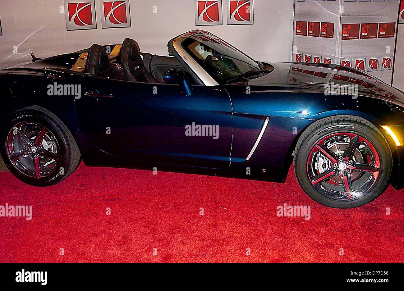 Apr. 11, 2006 - New York, New York, U.S. - SATURN ROCKS TIMES SQUARE TO ...