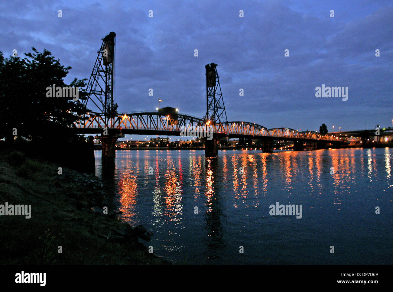 May 19, 2006 - Portland, Oregon, U.S. - The Hawthorne Bridge, popular ...