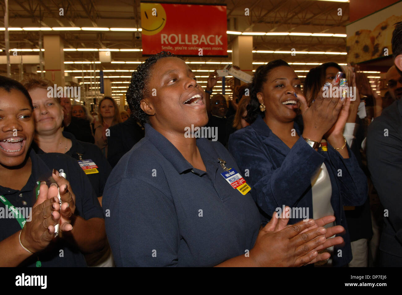 Wal mart employees hi-res stock photography and images - Alamy