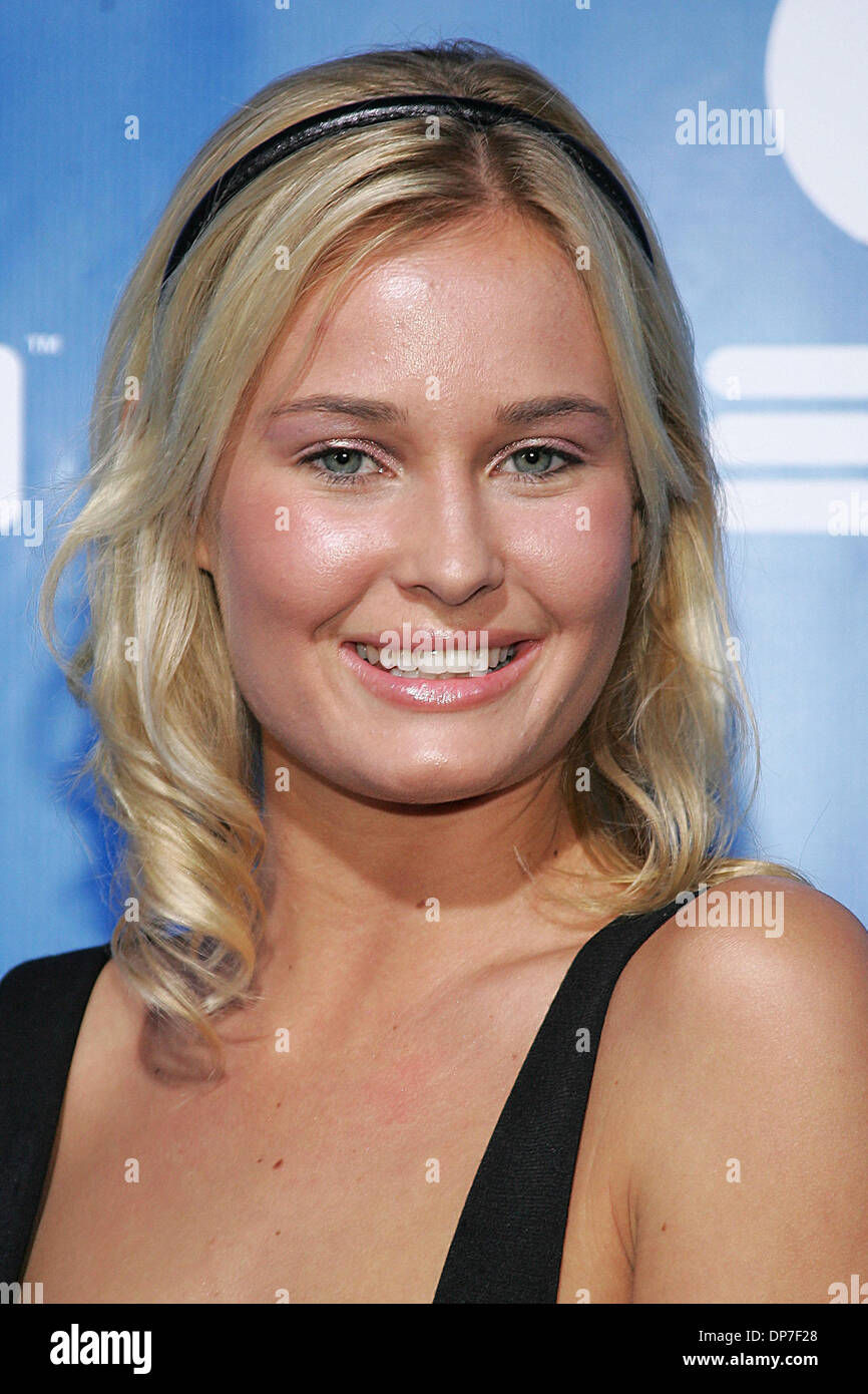 Nov 13, 2006; Los Angeles, CA, USA; Actress AMBER HAY during arrivals ...