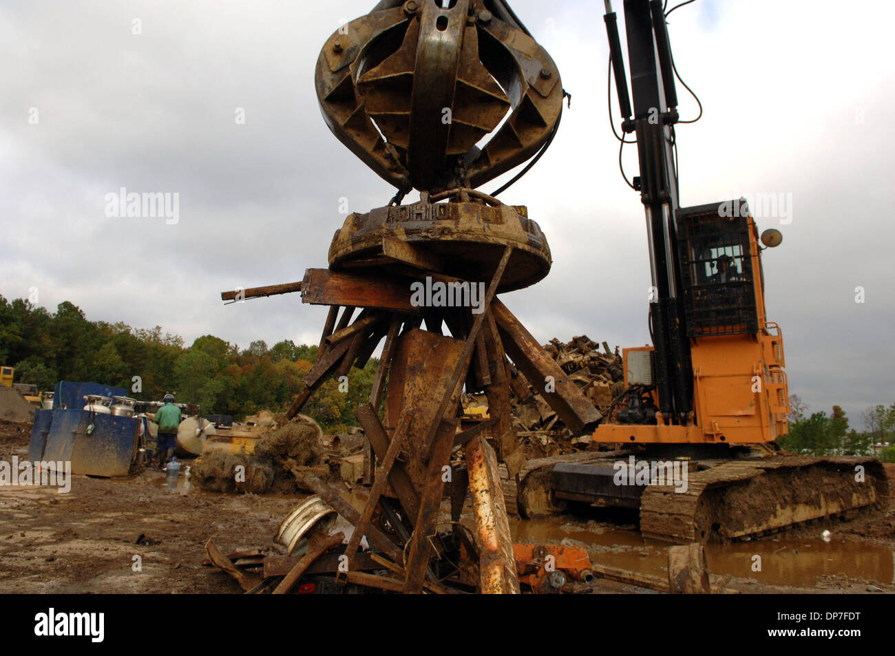 Magnet crane hi-res stock photography and images - Alamy
