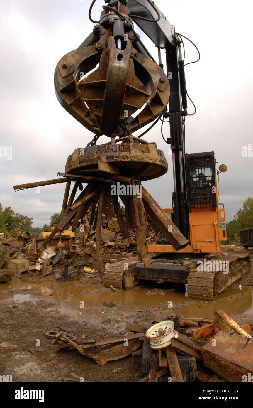 Electro magnet on crane hi-res stock photography and images - Alamy