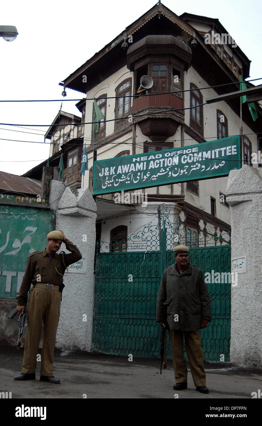 Nov 16, 2006; Srinagar, Kashmir, INDIA; Indian security men stand guard ...