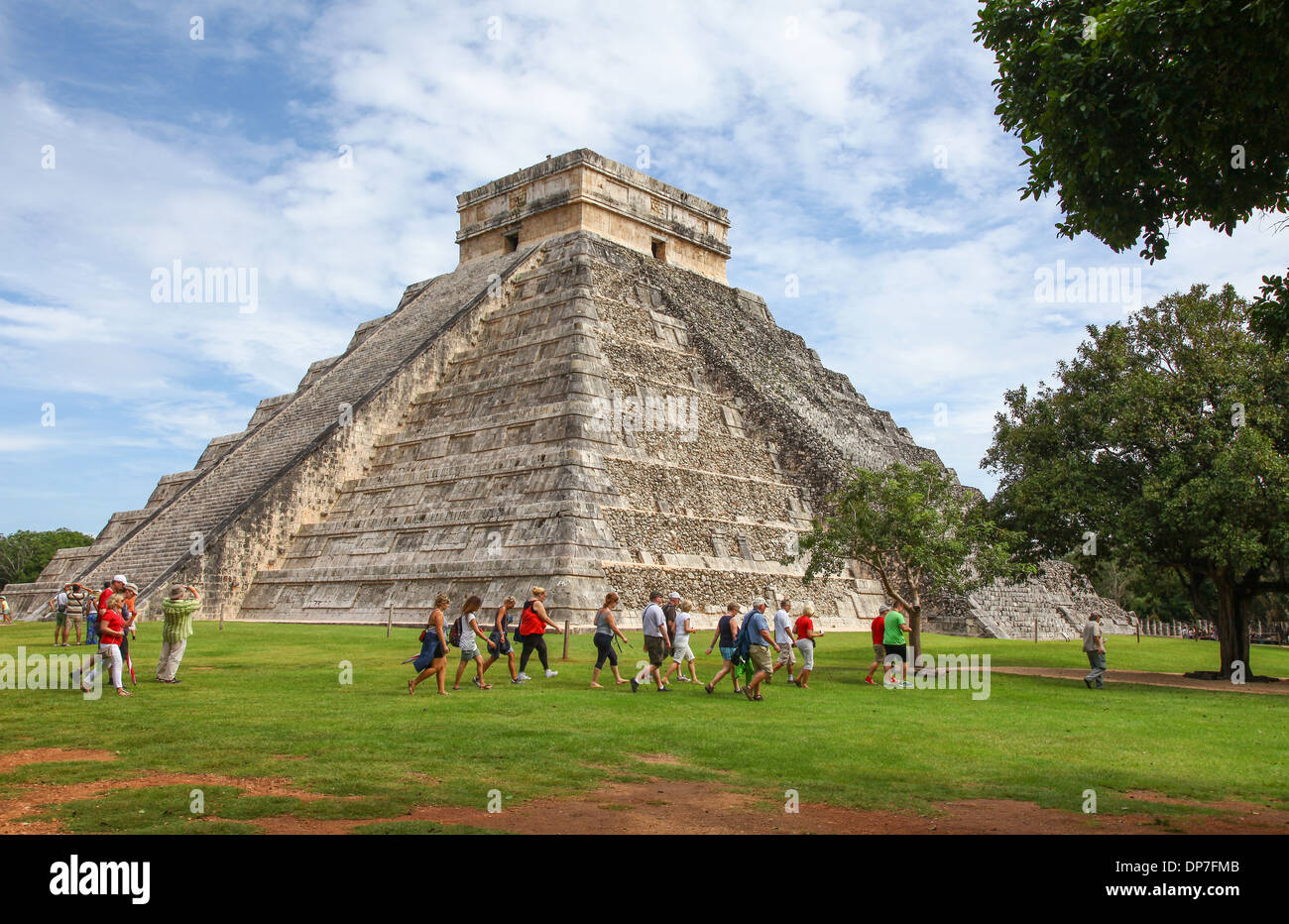 Stepped pyramid of Kukulkan, El Castillo Chichen Itza, Mayan ruins on ...