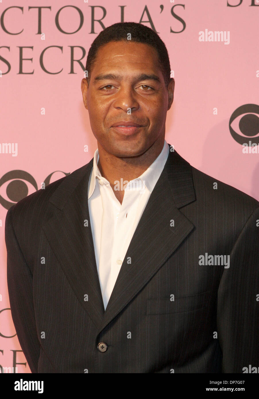 Nov 16, 2006; Hollywood, CA, USA; MARCUS ALLEN arrives for the Victoria ...