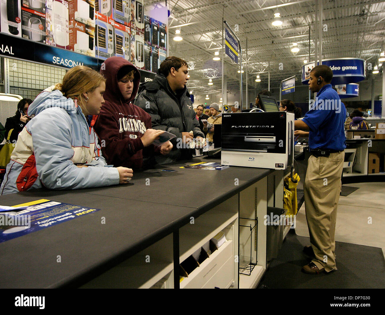 Best buy employees hi-res stock photography and images - Alamy