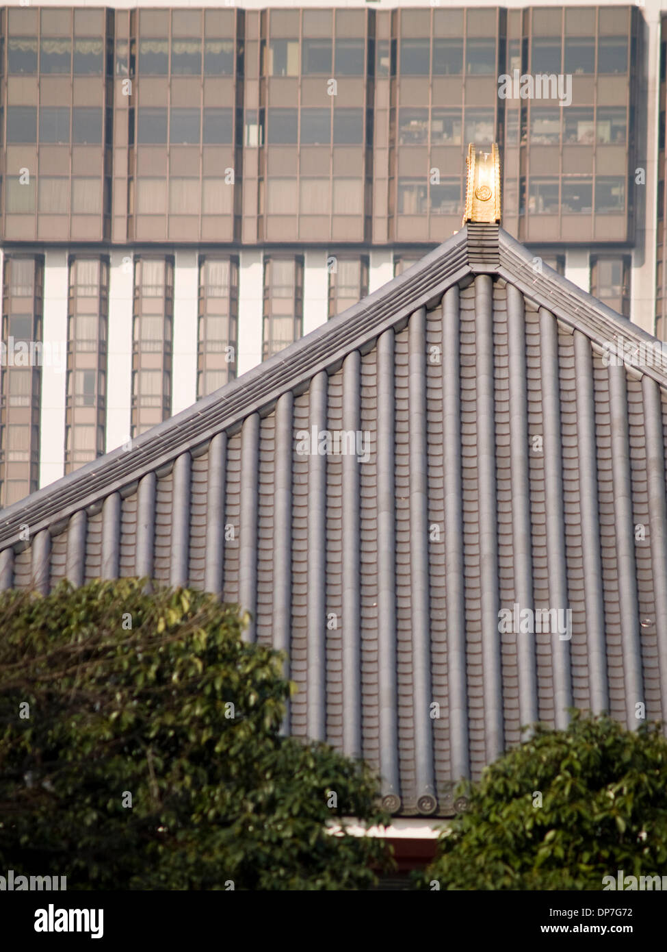 Facades of japanese buildings in tokyo hi-res stock photography and ...