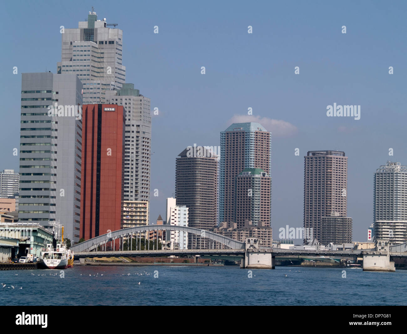 Facades of japanese buildings in tokyo hi-res stock photography and ...