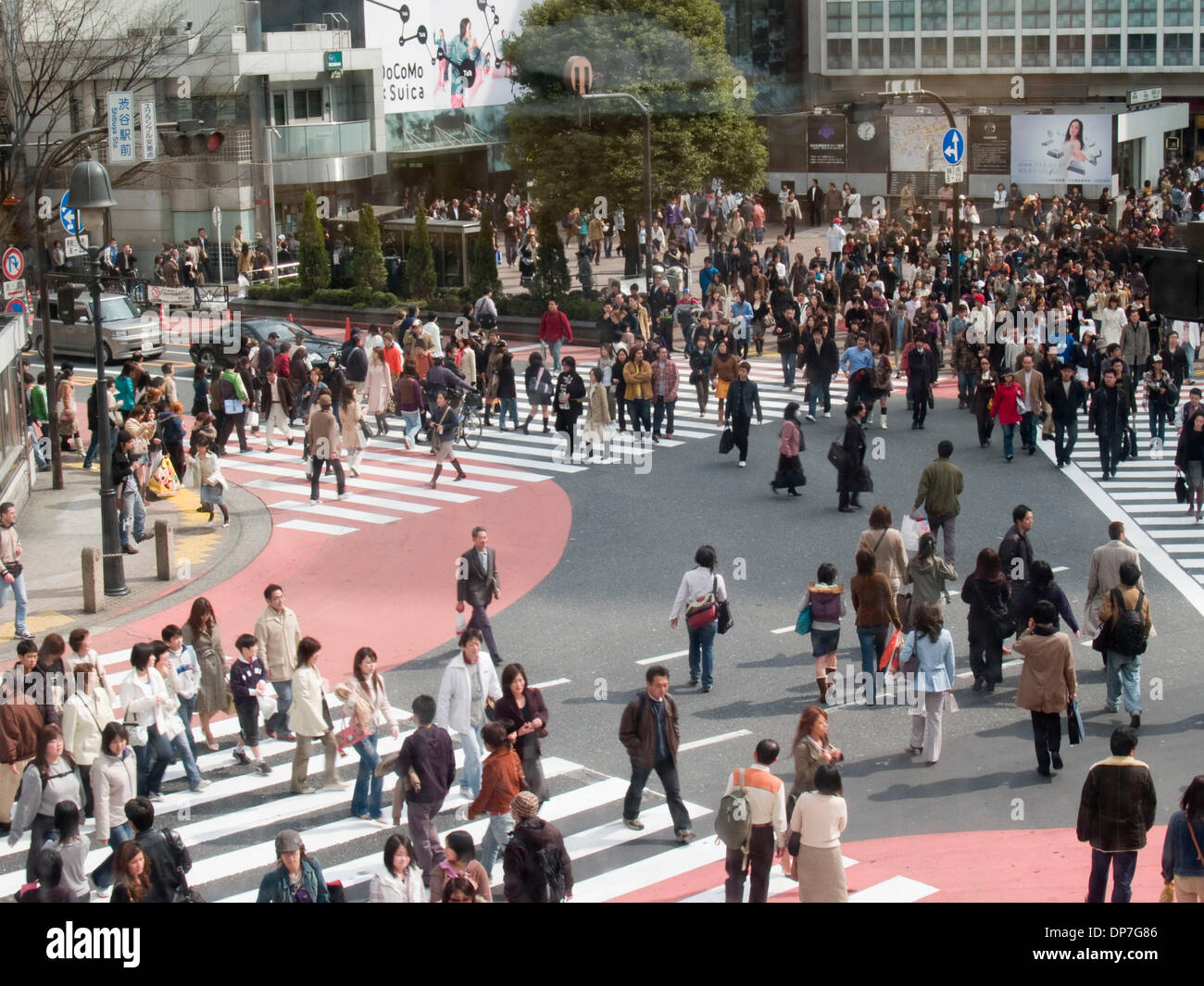 Tokyo japan pedestrian walks hi-res stock photography and images - Alamy
