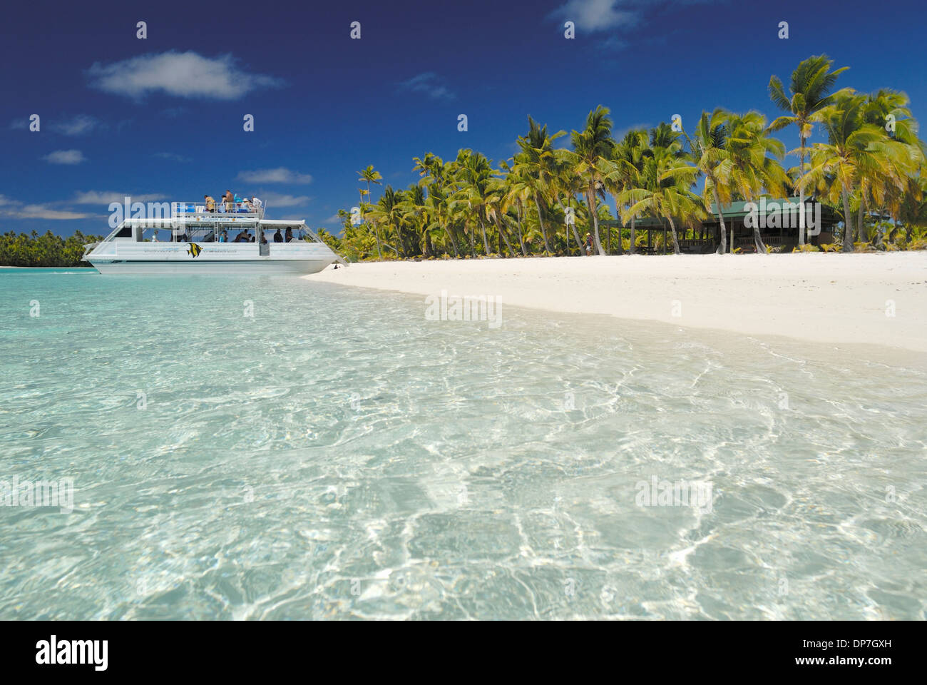 Cook island and cruise hi-res stock photography and images - Alamy