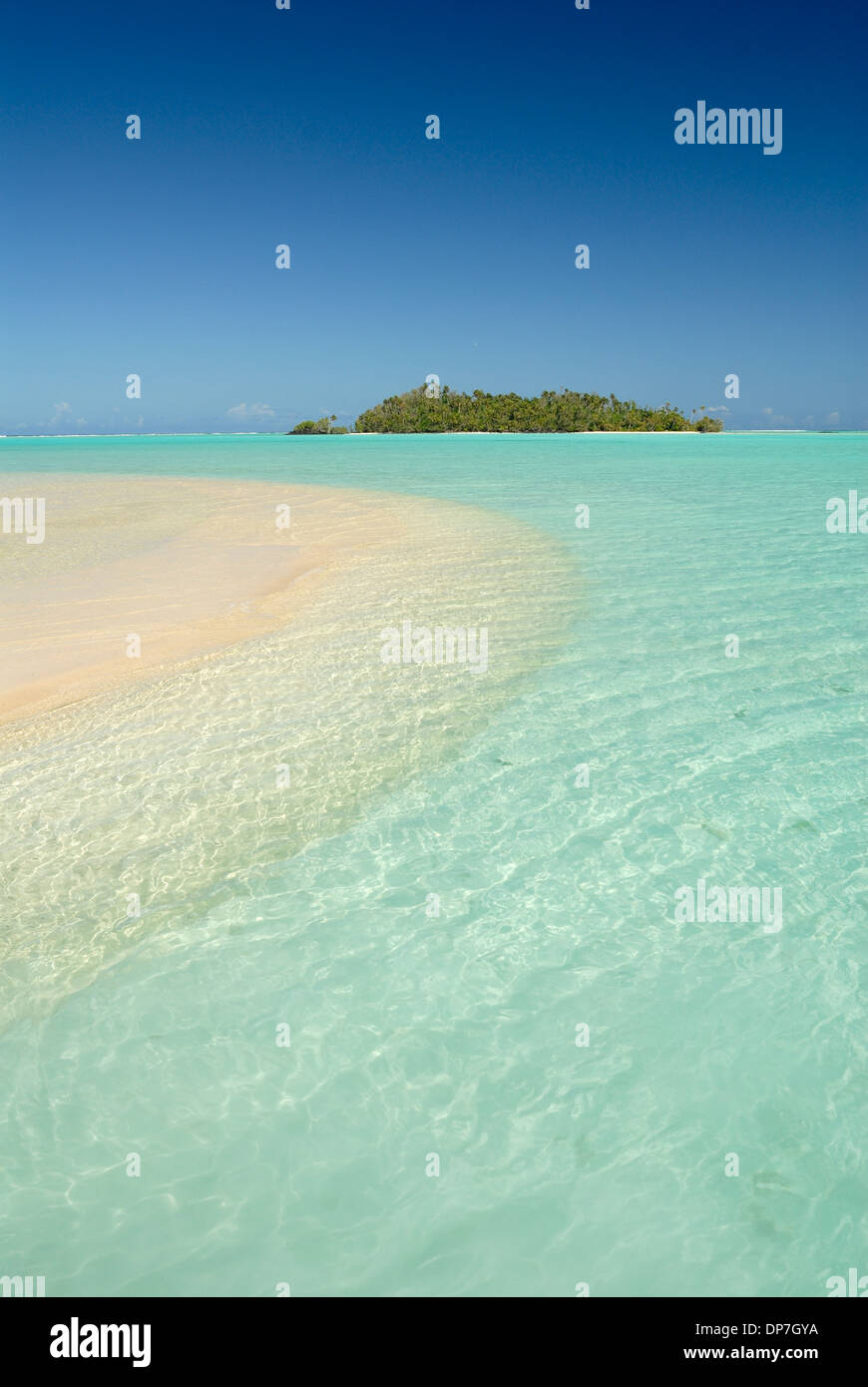 View of Rapota Motu from Moturakau in Aitutaki Lagoon, Cook Islands ...