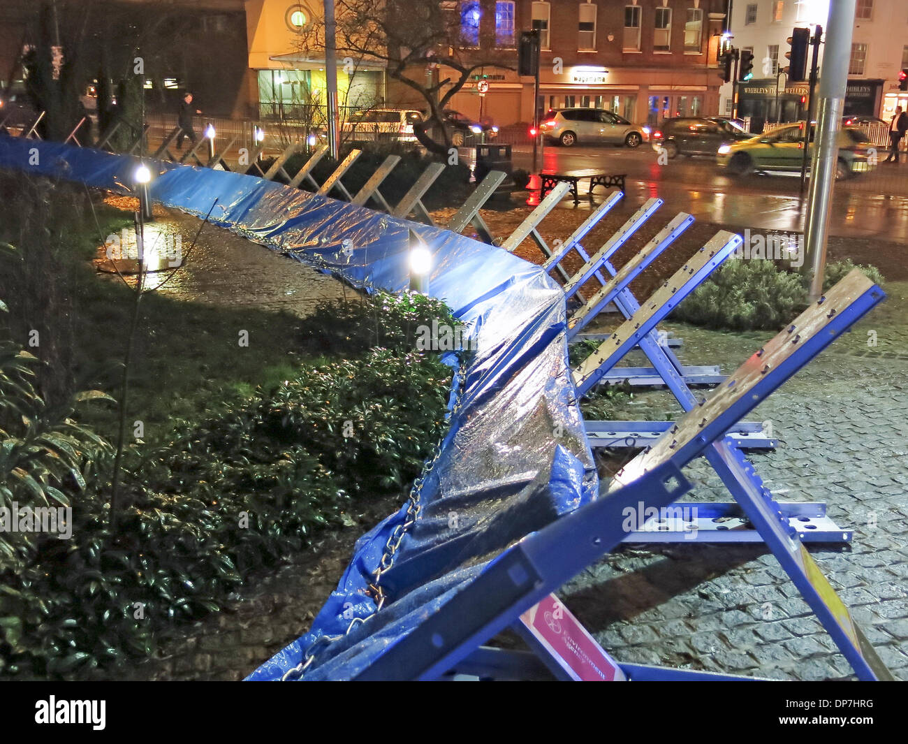 Flood barrier hi-res stock photography and images - Alamy
