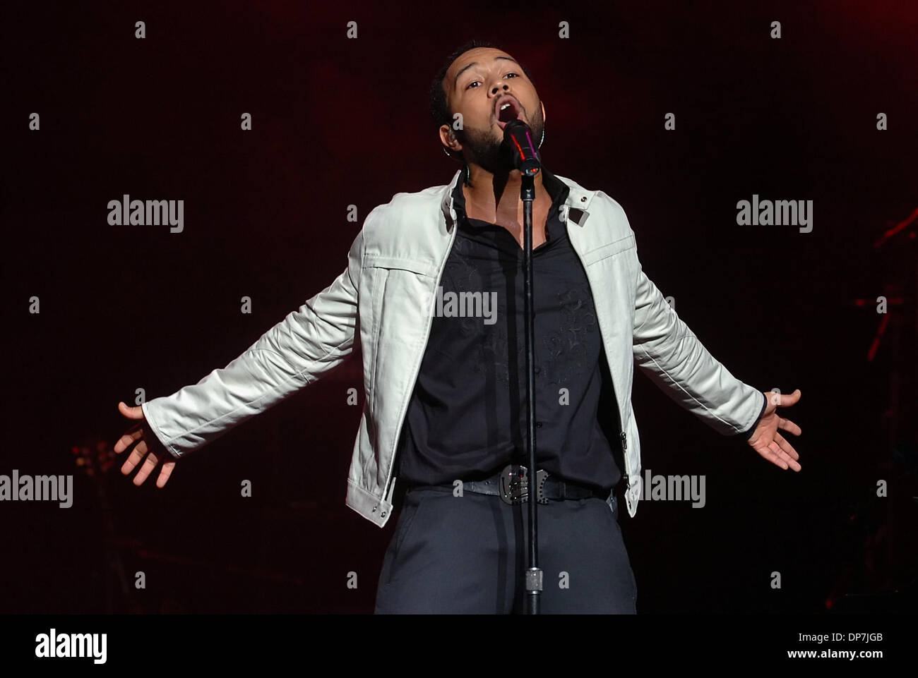 Nov 18, 2006; San Francisco, CA, USA; Singer JOHN LEGEND performing ...