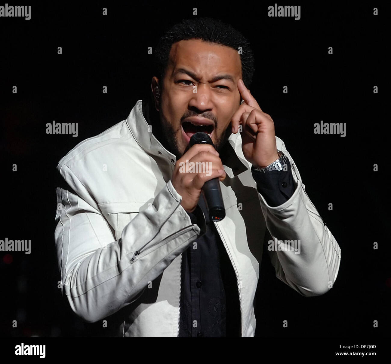 John legend performing on stage hi-res stock photography and images - Alamy