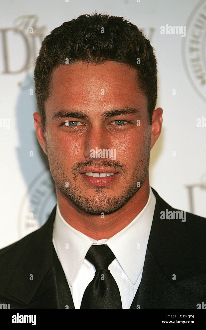 Taylor kinney hi-res stock photography and images - Alamy