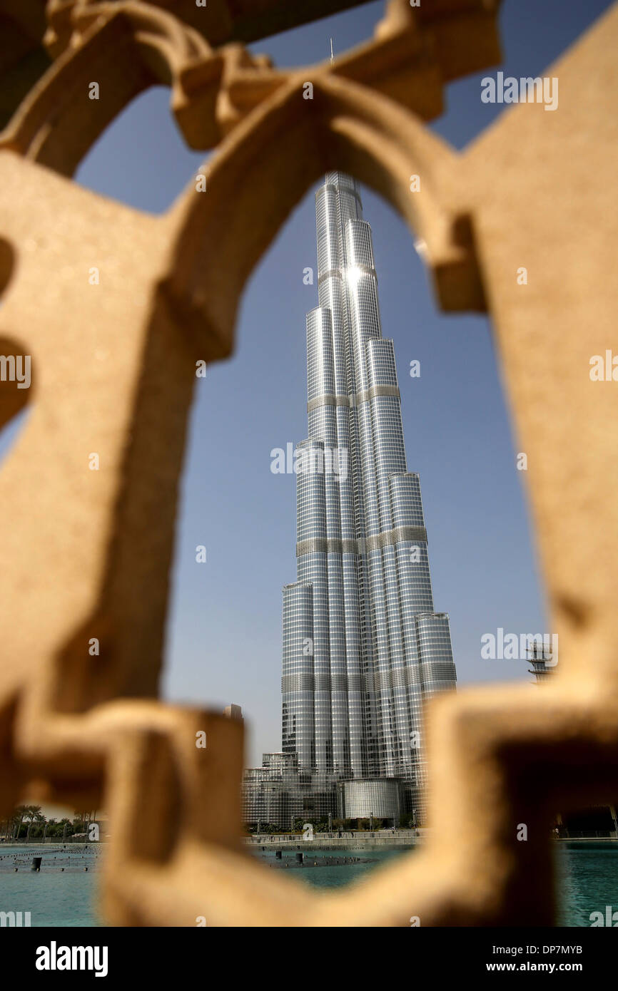 Burj al khalifa tower hi-res stock photography and images - Alamy