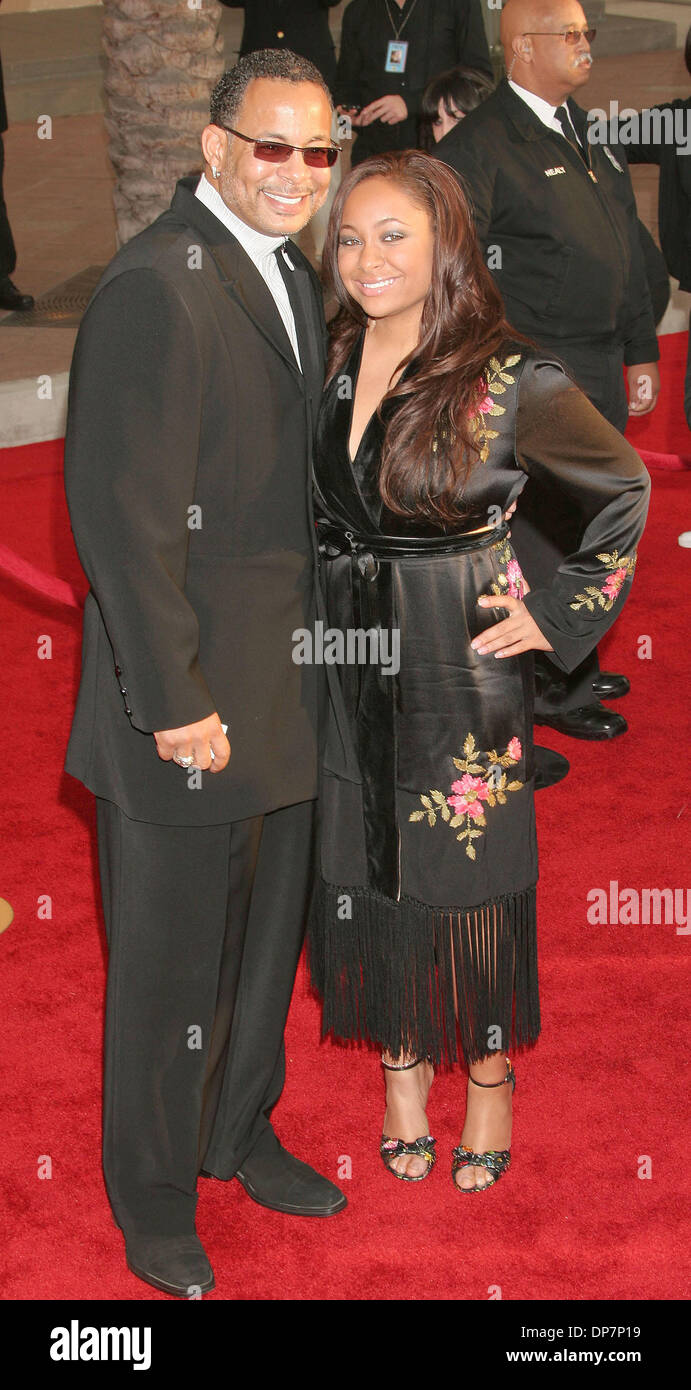 Nov 21, 2006; Los Angeles, CA, USA; RAVEN SYMONE and her father ...